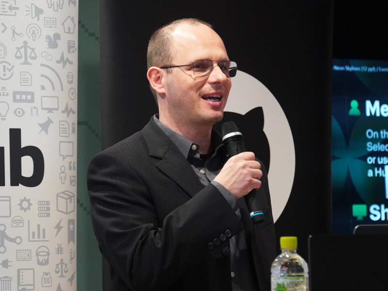[B! github] GitHub CEOが来日、会見で開発者体験の重要性をアピール 「開発者を幸福にすることで成功をおさめられる」