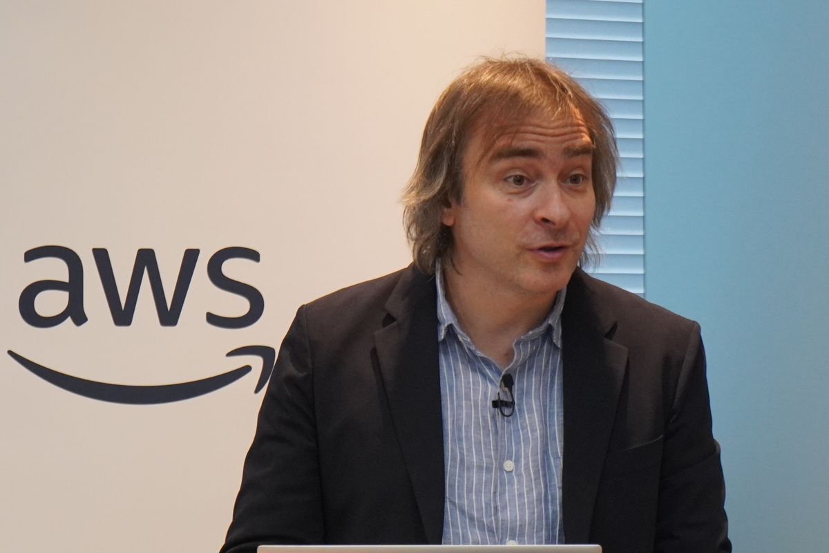 AWS、Amazon Braketや新型量子チップ「Ocelot」など量子コンピューティングへの取り組みを説明 - クラウド Watch